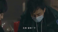 急诊室故事:抢救现场一片混乱,美女站那口口声声说找到了