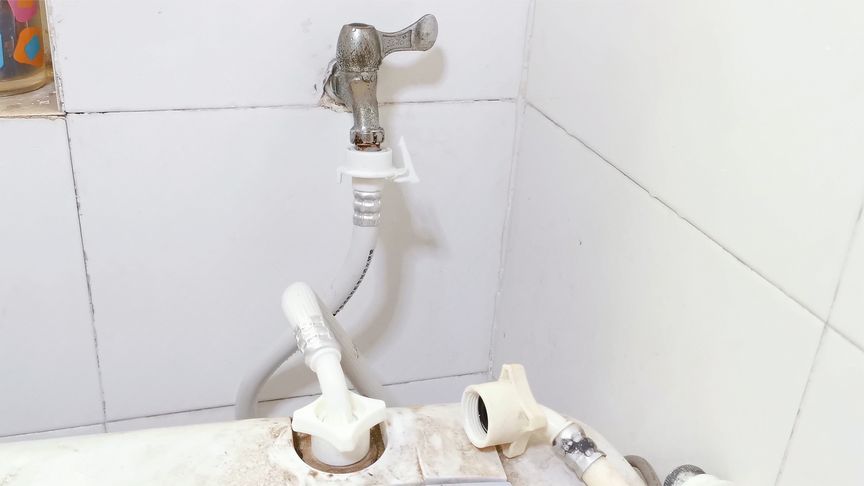 洗衣机进水管结垢严重,拆不下来怎么办?教你一招,轻松更换水管