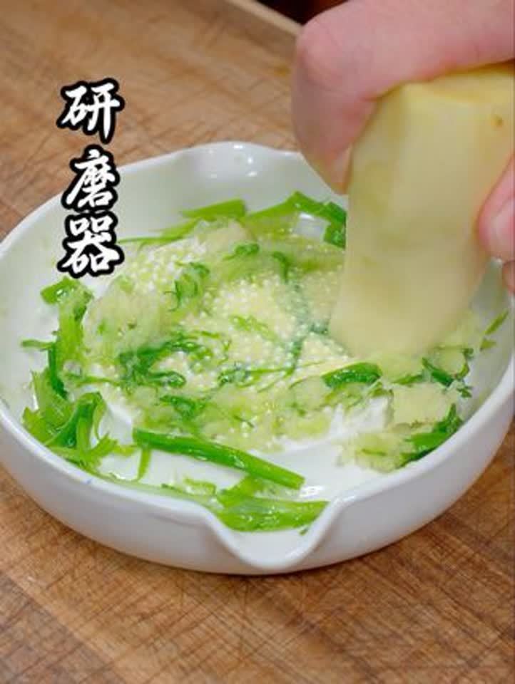 这个陶瓷研磨器真的太实用了,厨房里备上一个用处多又方便 #研磨器