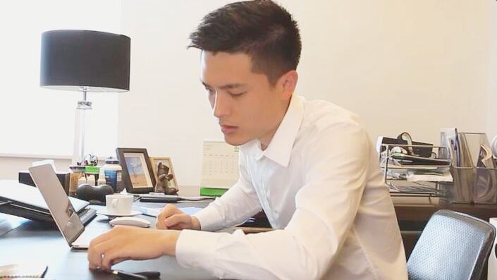 电脑插口太少,怎么同时插U盘、SD卡、移动硬盘?