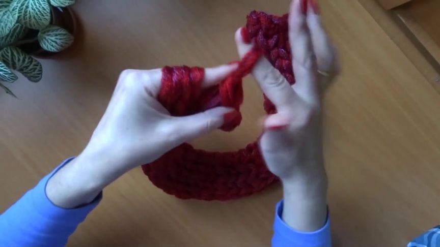 不用工具,只用手指编织围巾,彩色围巾编织教程