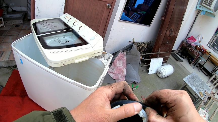 双桶洗衣机脱水电机嗡嗡响就是不转,启动电容坏或者是电机绕组烧
