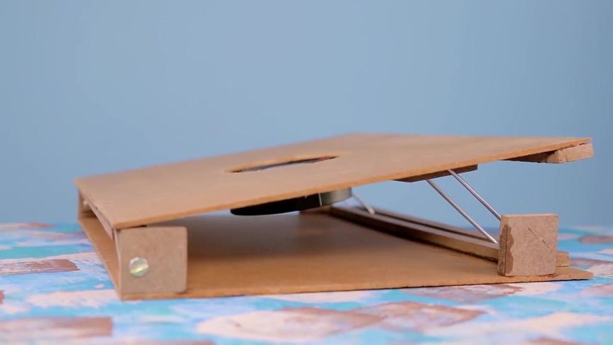 把废旧电脑拆下来的CPU风扇制作成笔记本散热底座,散热效果不错