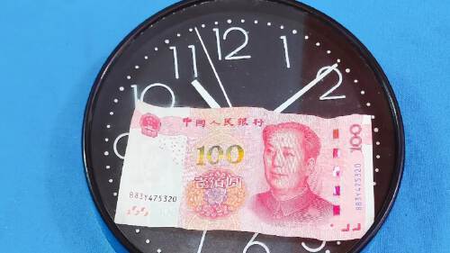 才知道,在钟表里塞100块钱,竟然这么好用,立马能变成维修神器