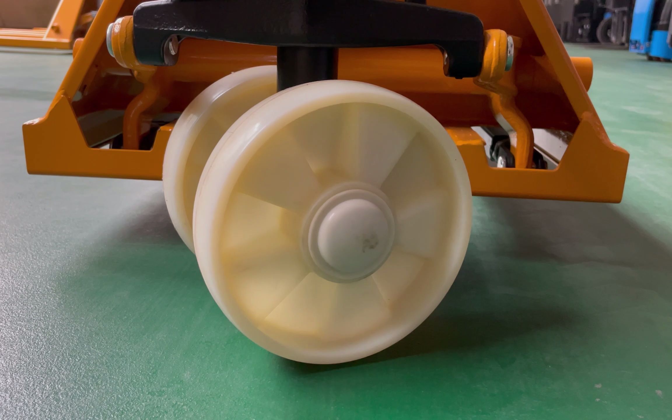 2吨搬运车细节展示-重庆明华机械