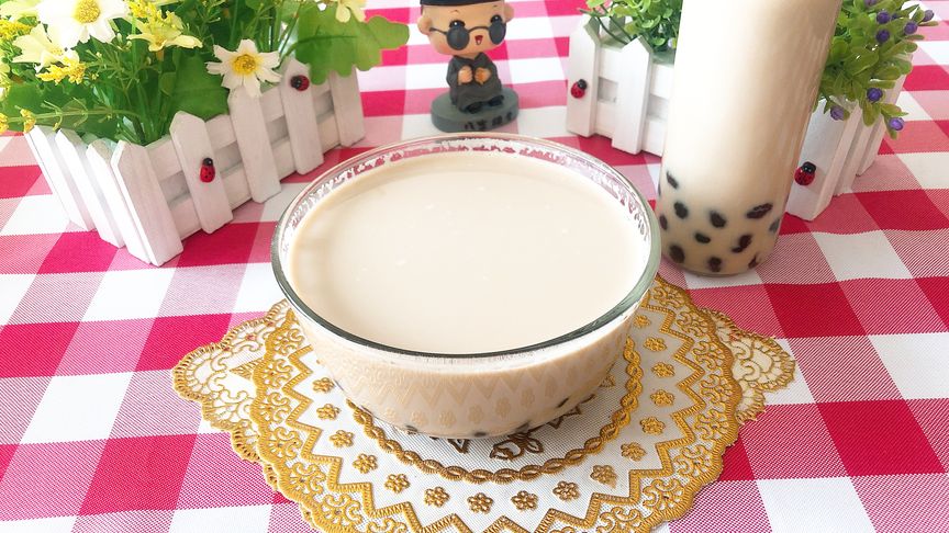 想喝奶茶不用出去买,自制奶茶简单几步就能完成,口感细腻又好喝