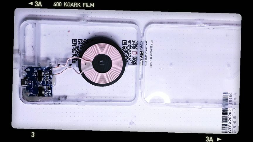 破塑料盒加个无线充电模块就享受了一把无线充电的高大上