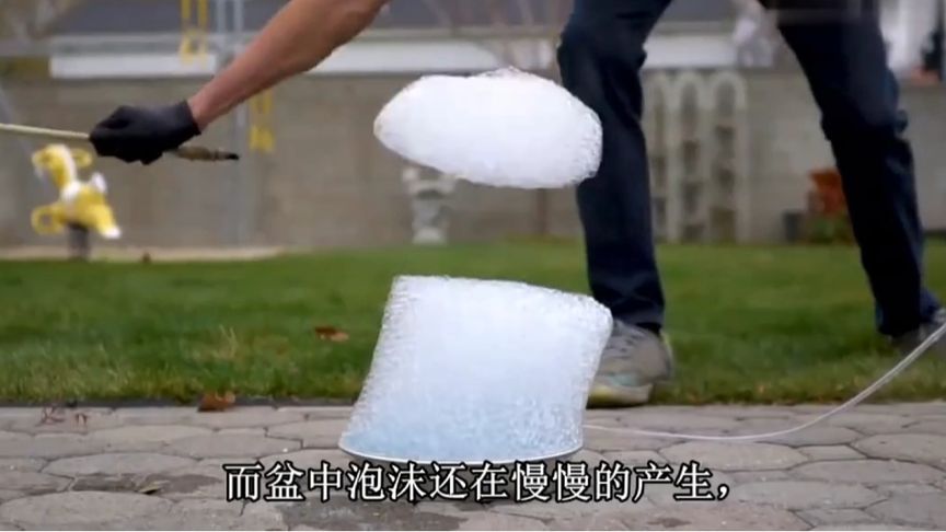 小伙简易制作:泡沫发生器,看着还挺好玩。
