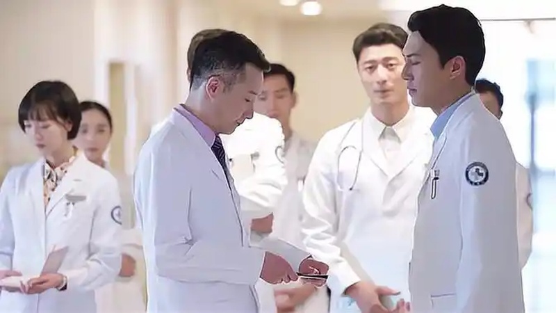 外科风云:副主任没记住病人情况,被实习医生抢答,太没面子了