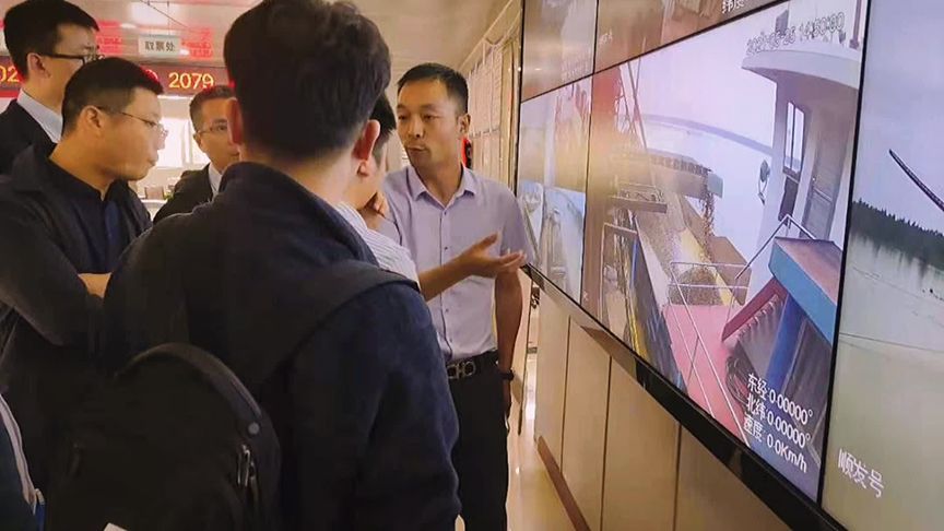 马总拜访客户,考察河砂现场作业流程