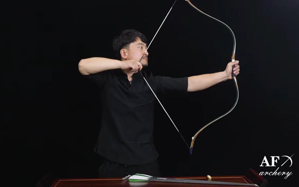 传统弓射箭教学视频第三讲:靠位