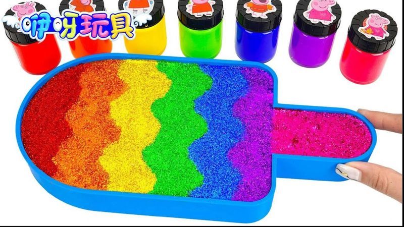 玩具动画:一起制作彩虹冰淇淋,加入超闪的亮片,看上去太漂亮了