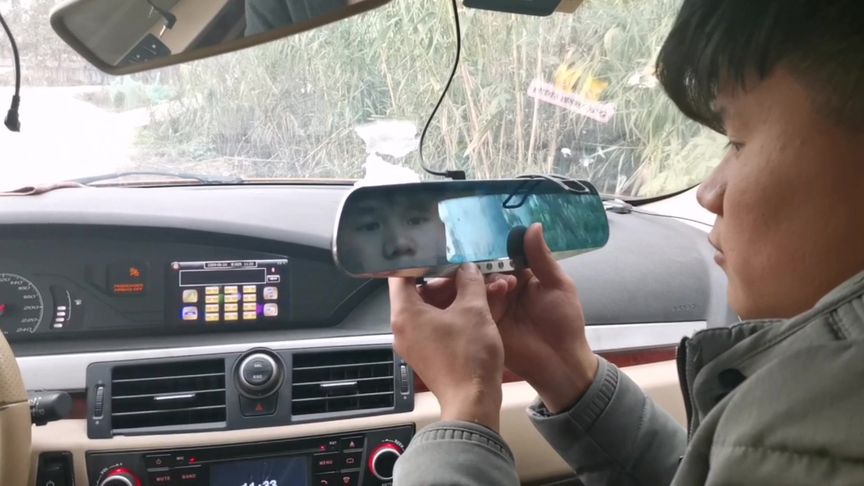 行车记录仪买哪种最好?老司机告诉你千万不要买这种,坏了没法修