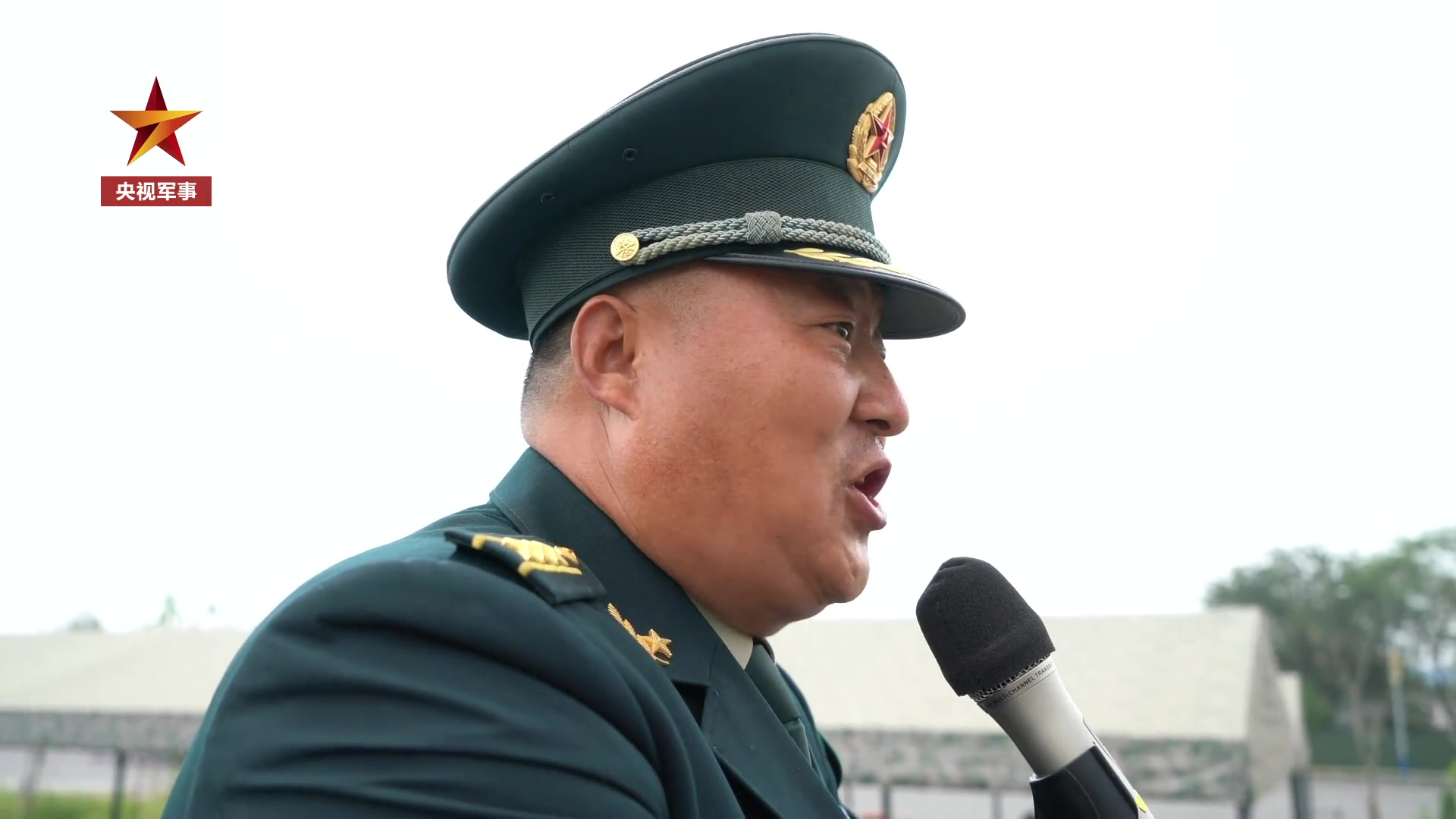 你个大脸往回收!阅兵教练幽默训练法笑翻网友