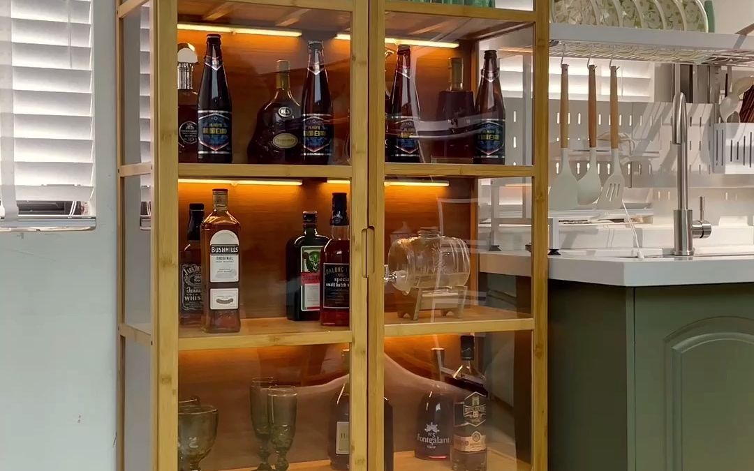 超好看的透明门酒柜,拿取方便,实用性强!