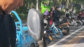 车主注意了,你的电动车一骑就掉两格电或跑10公里,电池应该换了