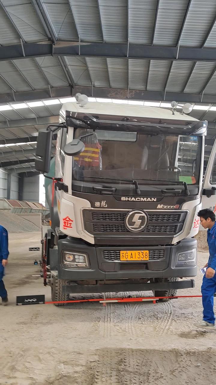 陕汽车辆一年之内即可免费预约上门做车辆四轮定位,车辆维修保养。#...