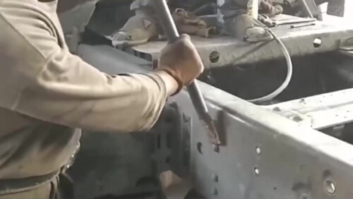 无意间拍到这一刻,河南小伙原来是这么拆铆钉的,这技术太厉害了!