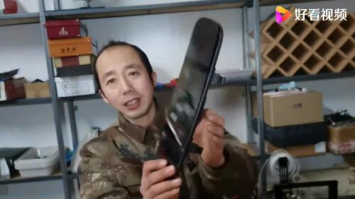震惊!垃圾箱惊现行车记录仪,内存卡竟藏惊人秘密!
