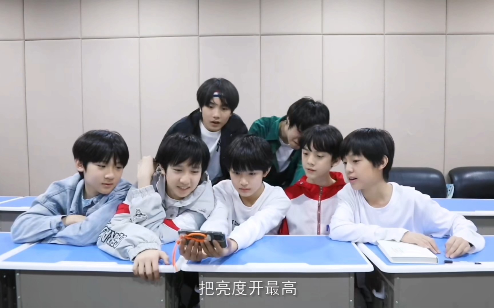 【TF家族三代】公开处刑,女装1.0(正主:有毒吧～辣眼睛～还少颗牙～)...