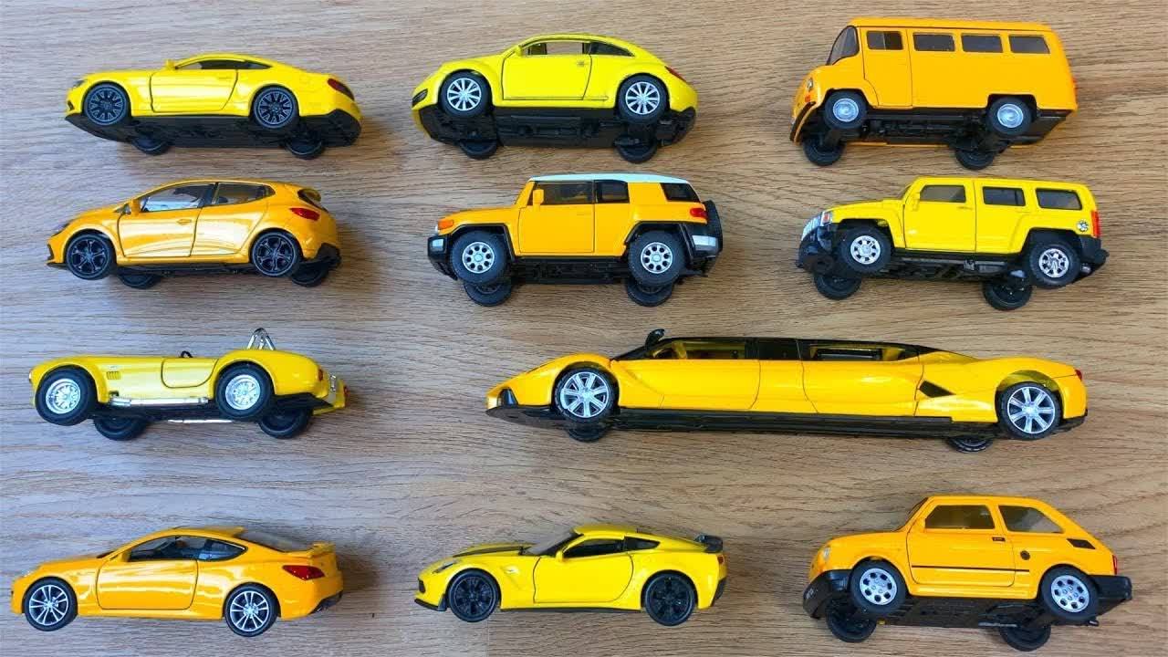 展示运动赛车和加长轿车模型玩具