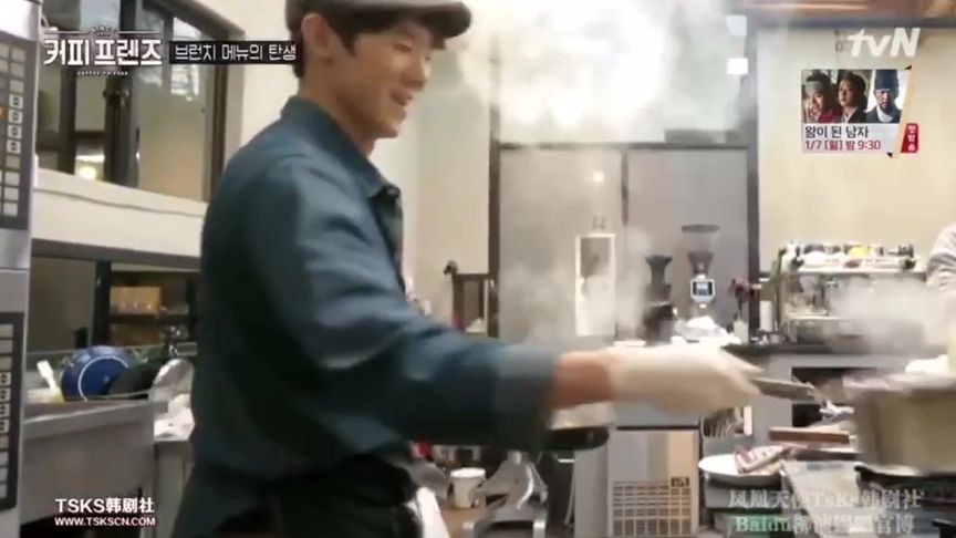 服务员都是高颜值的明星,这样的咖啡厅大家都想去吧!