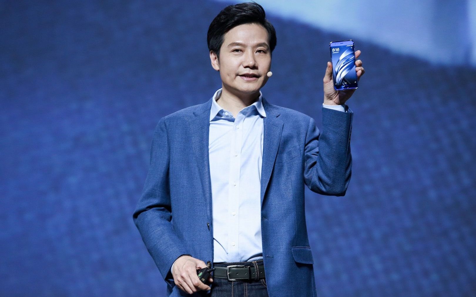 雷军转发网络上各种黑小米的话术,走自己的路让别人说去吧