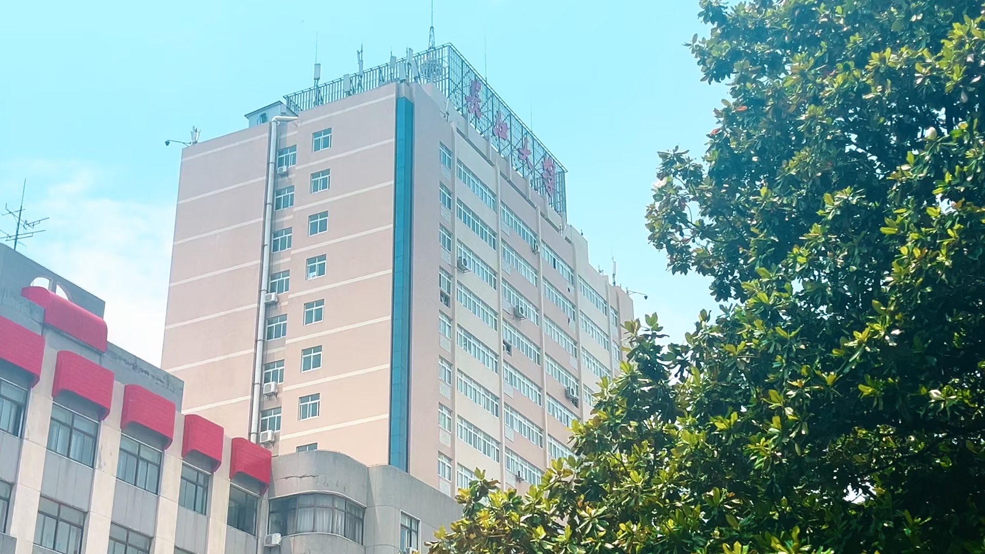 以智能引领发展,助建筑转型升级。长江大学城市建设学院智能建造...