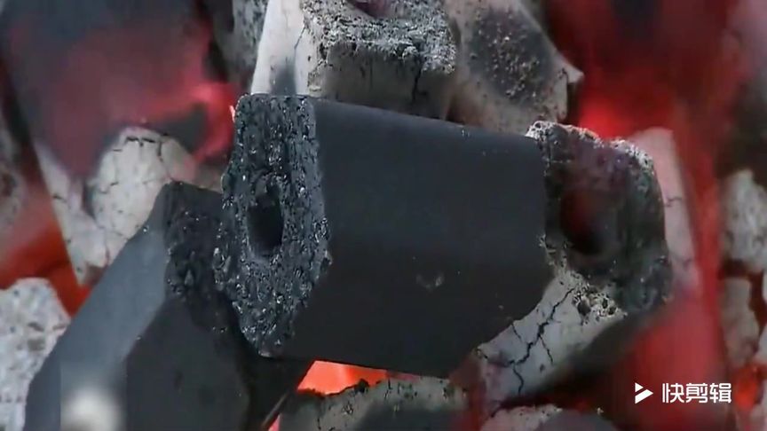 烧烤用的木炭是如何制造的,解开我多年的疑惑