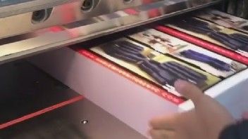 这个裁纸刀真的太锋利了,这么厚的书一刀切过