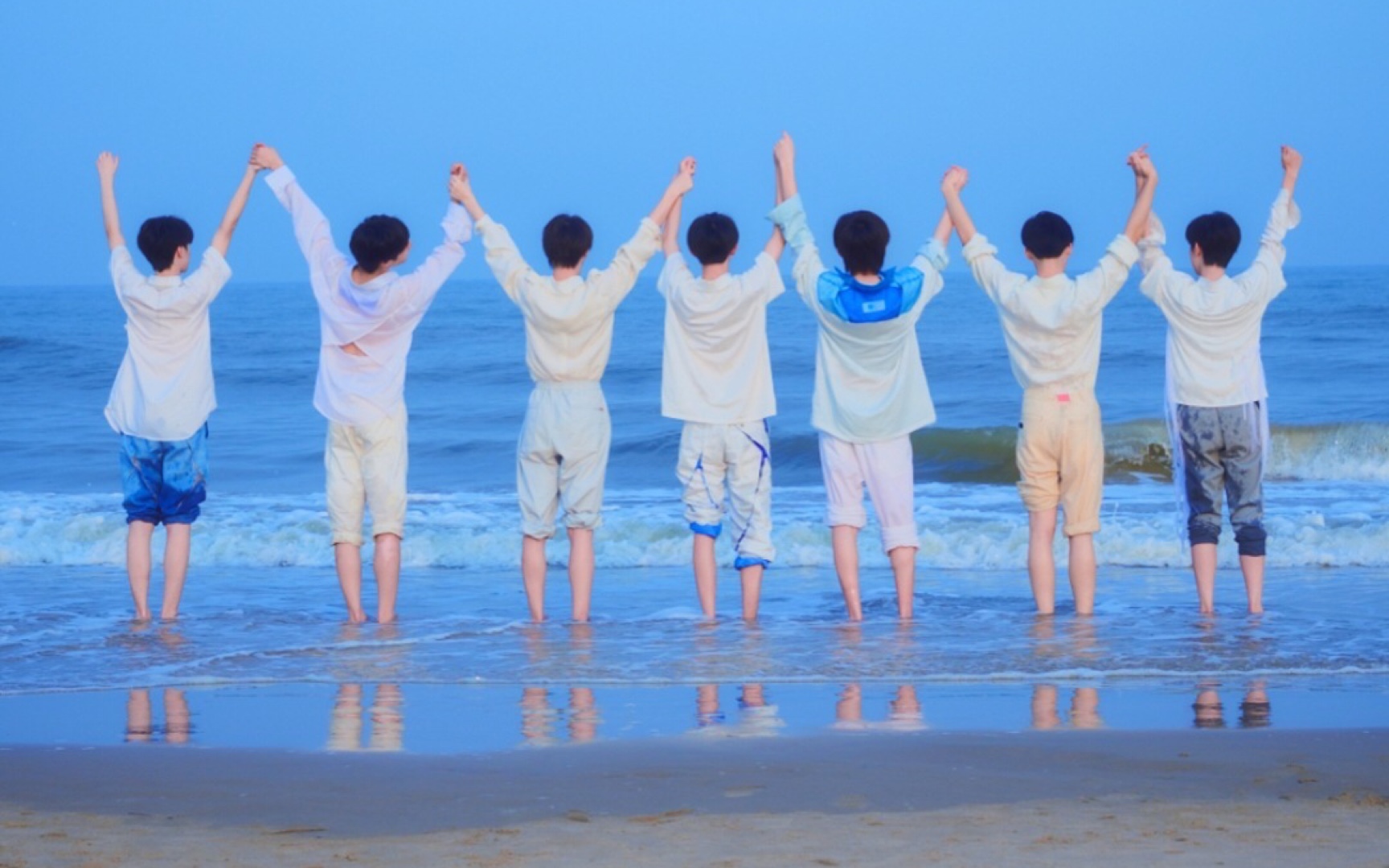 时代少年团 博客天下杂志的开箱视频