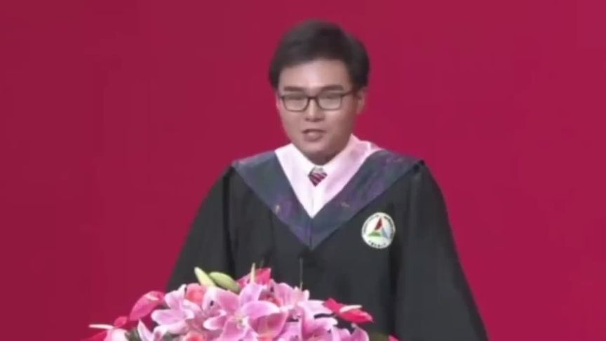 中国传媒大学学霸毕业典礼演讲圆梦外交部,全场掌声雷动