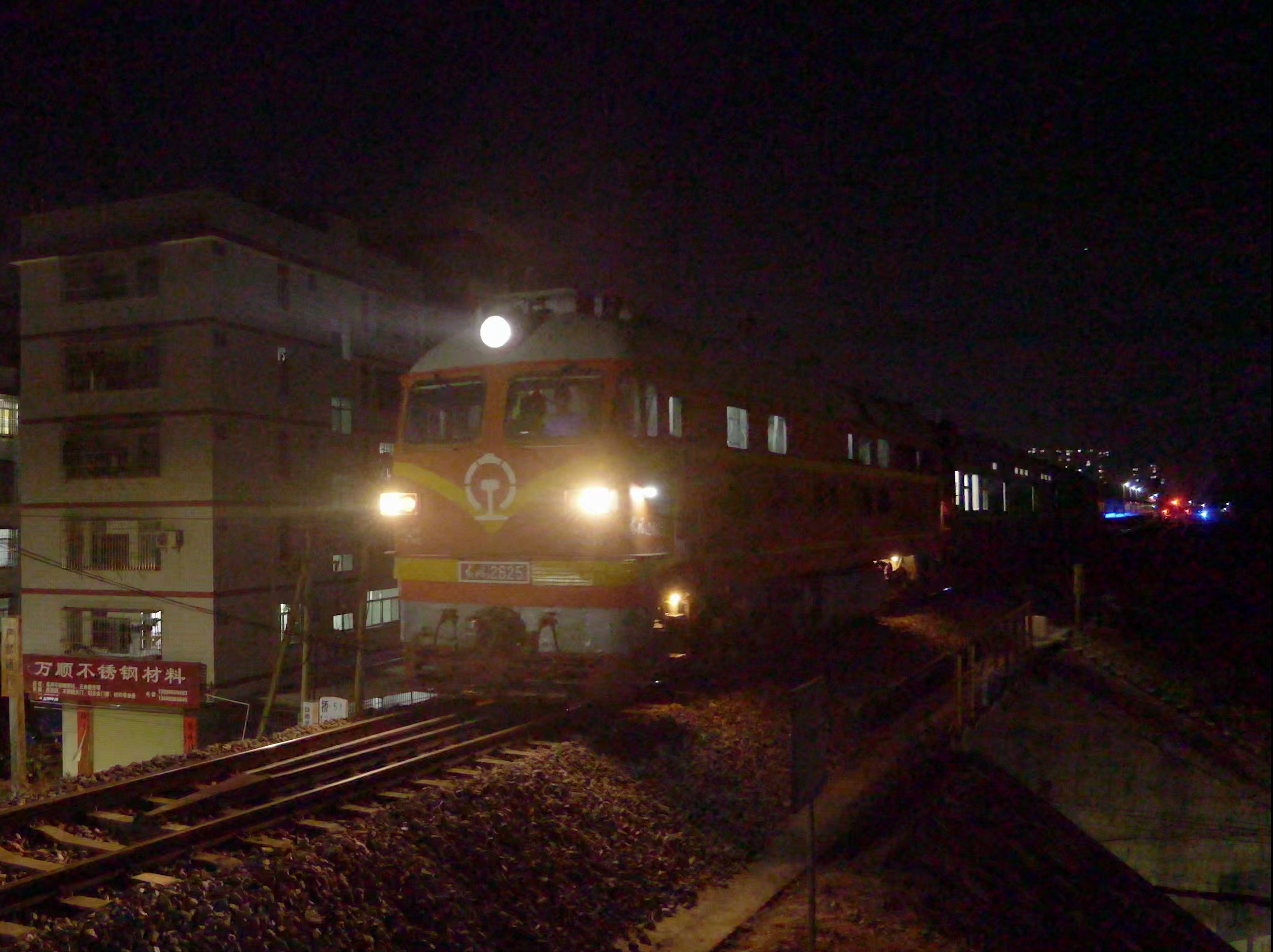 漳龙铁路福建段最后的客运列车,K230驶出永定站