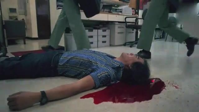 根据真实事件改编银行抢劫案,场面震撼,歹徒残暴至极