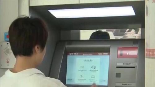 为什么银行员工总偏好引导客户在ATM上取款?揭秘背后的小秘密!