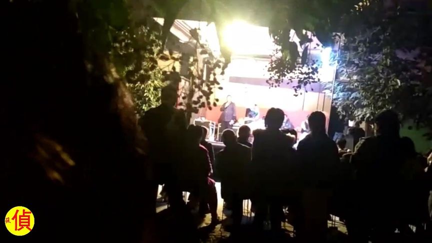 皖北乡下办喜事时请的歌舞表演