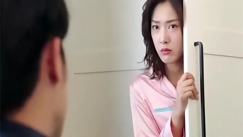 73. 奈何BOSS要娶我:一睡醒起来,灰姑娘看到这个场景,害羞躲进