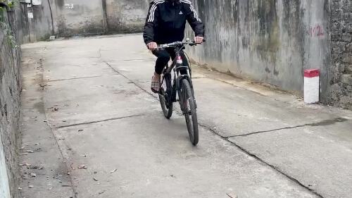 利用角磨机改造"混动新能源电动车"