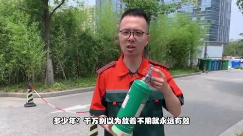 推车式水基灭火器能用几年?超期不换小心变摆设!
