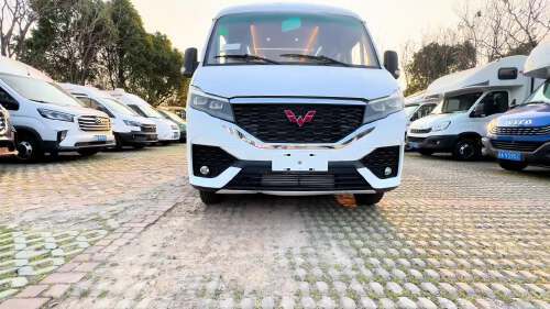 五菱小中巴房车真漂亮,柴油自动挡还好省油,十几万能入手的好车