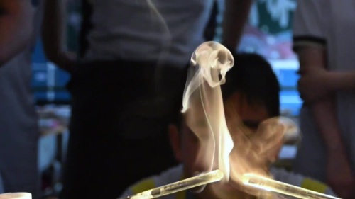 在实验室的奇妙瞬间,化学竟然能如此动人心弦