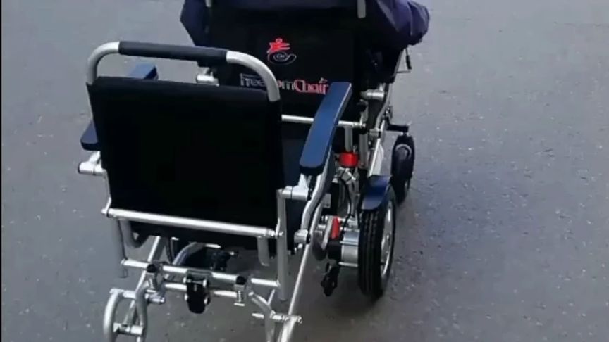 双人电动轮椅哪个好#维一佳电动轮椅 安全靠谱的故障少!