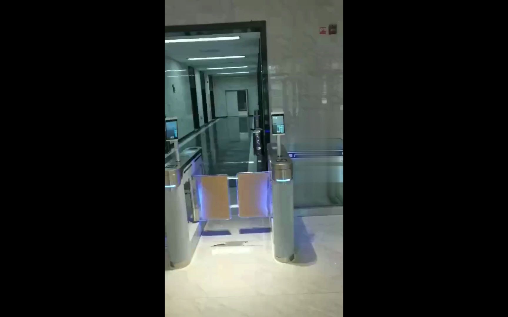 通道闸机人脸识别二维码刷卡梯控可联动访客门禁等智访客联动门禁 ...