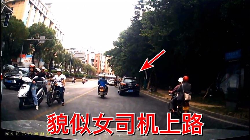这都能撞上,大众朗逸行车记录仪拍下全过程