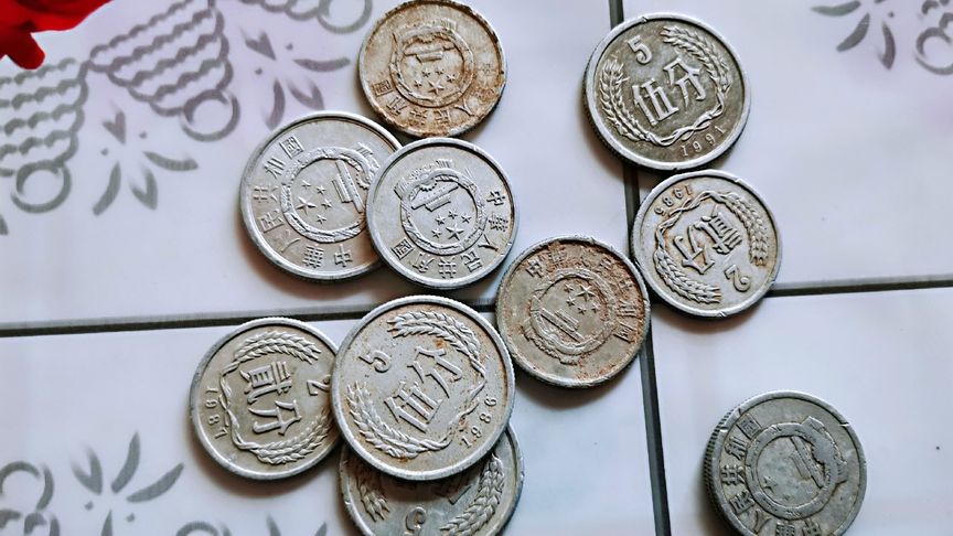 1956年的二分钱硬币见过吗?距今有64年,一枚值380元?