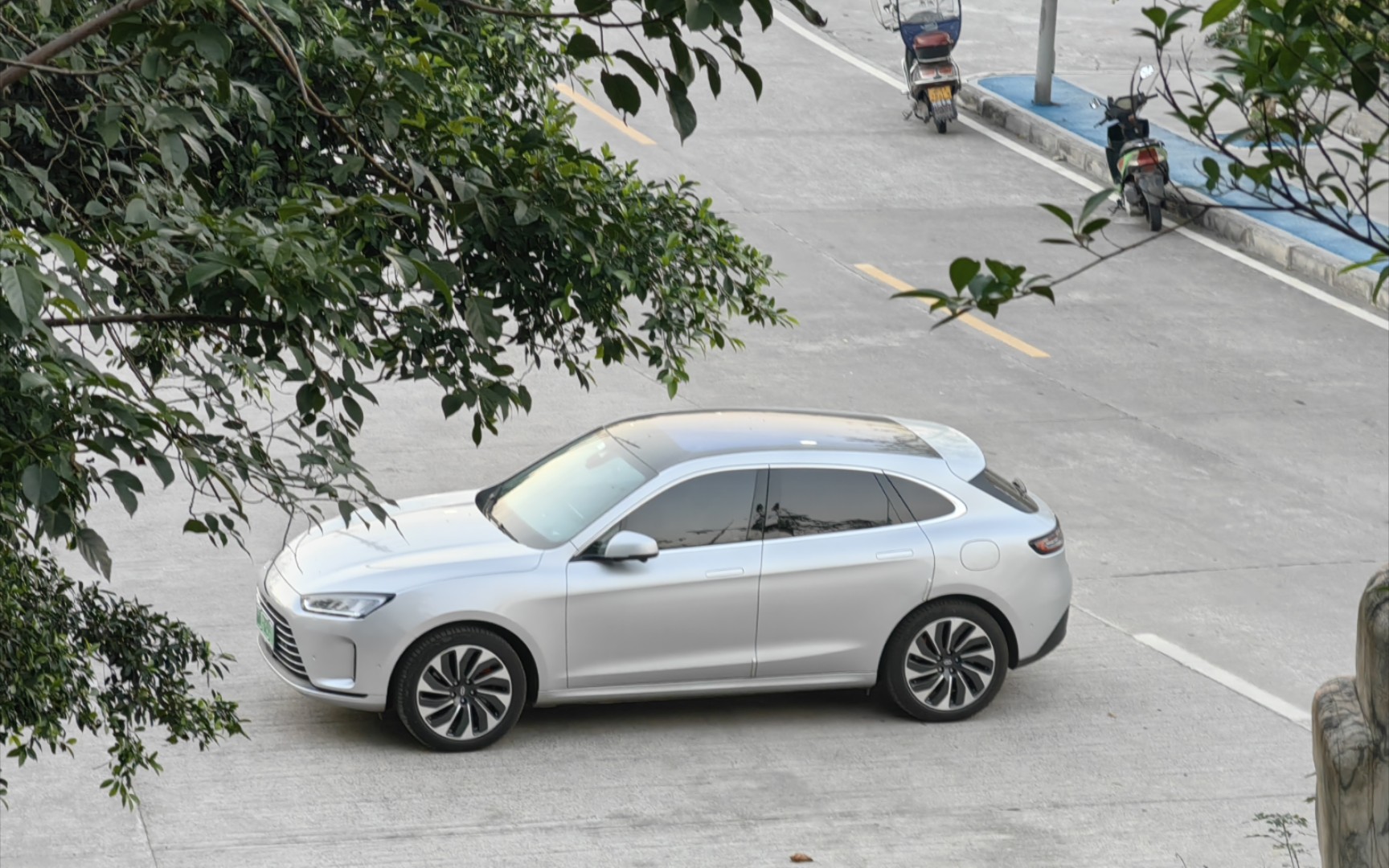 问界M5,华为手机AITO应用更新卡片服务功能,希望后续能在手机上开放...