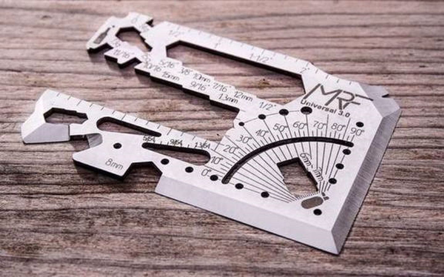 拥有60种功能的户外小工具“Universal”和信用卡一样大!