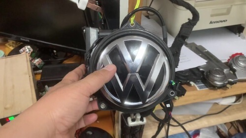 四川成都车友凌渡高配5线动态轨迹翻标倒车影像套装测试完毕打