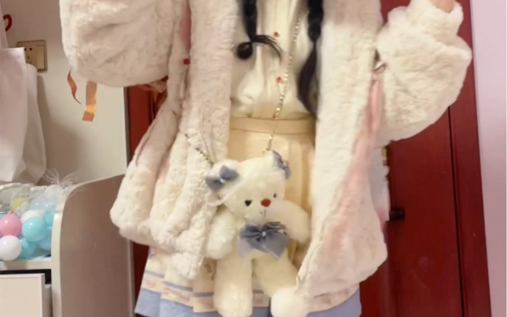 毛茸茸的兔子谁能不爱呢「十三余绒兔暖暖」