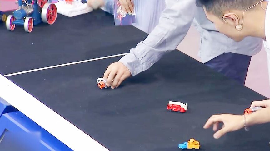 吉林卫视:汽车模型比赛!猜评团之间的较量,秒勾童年回忆